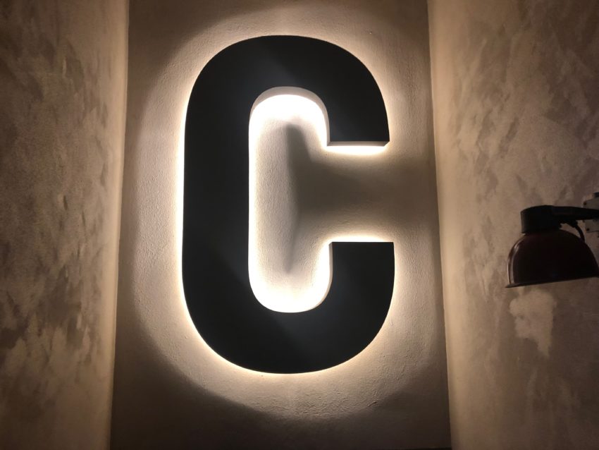Caprera Roma, il bistrot con fettuccine, uova in trippa e cocktail nel ...